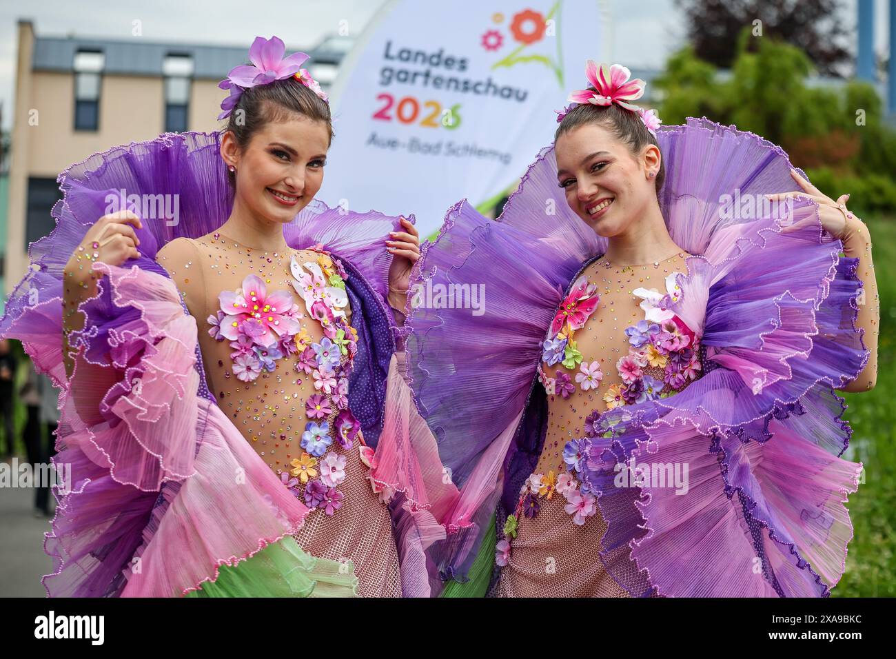 05 June 2024, Saxony, Aue-Bad Schlema: Pauline Sier (l) and Laura ...