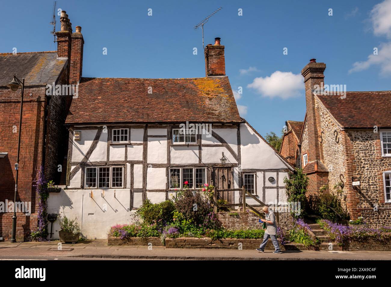 Steyning, June 1st 2024: Timber-framed house in the High Street Stock ...