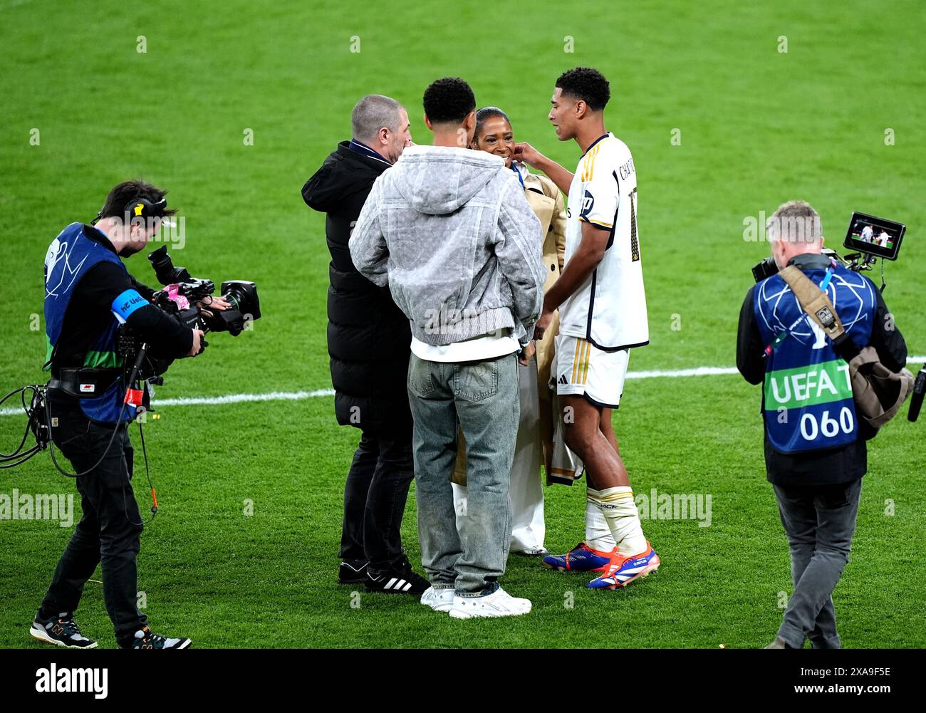 Real Madrid's Jude Bellingham speaks to his family Mark Bellingham ...