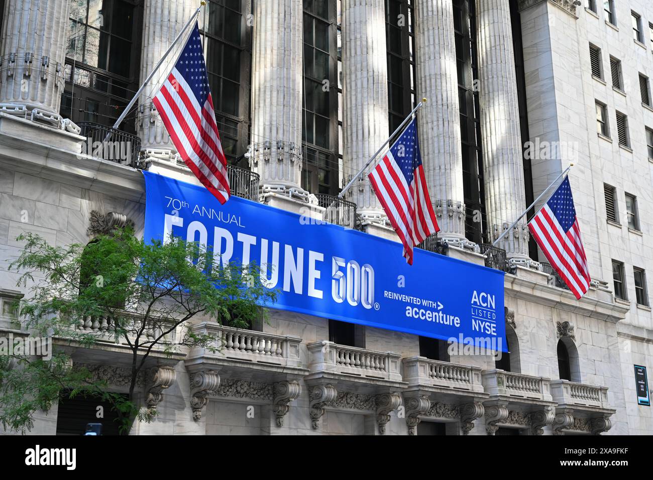 Accenture signage hi-res stock photography and images - Alamy