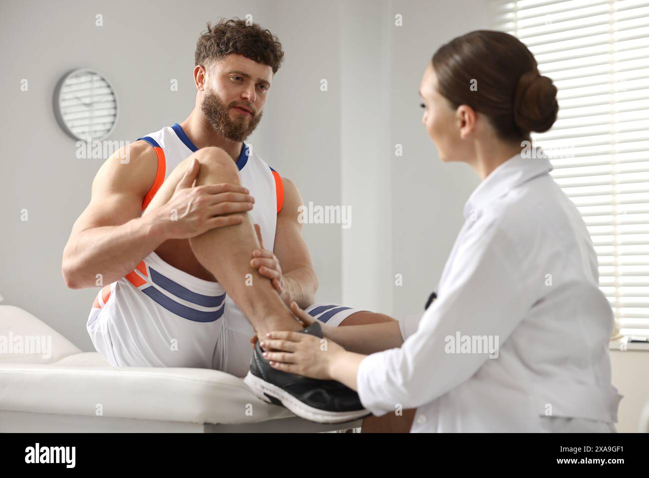 Male leg pain hospital hi-res stock photography and images - Alamy