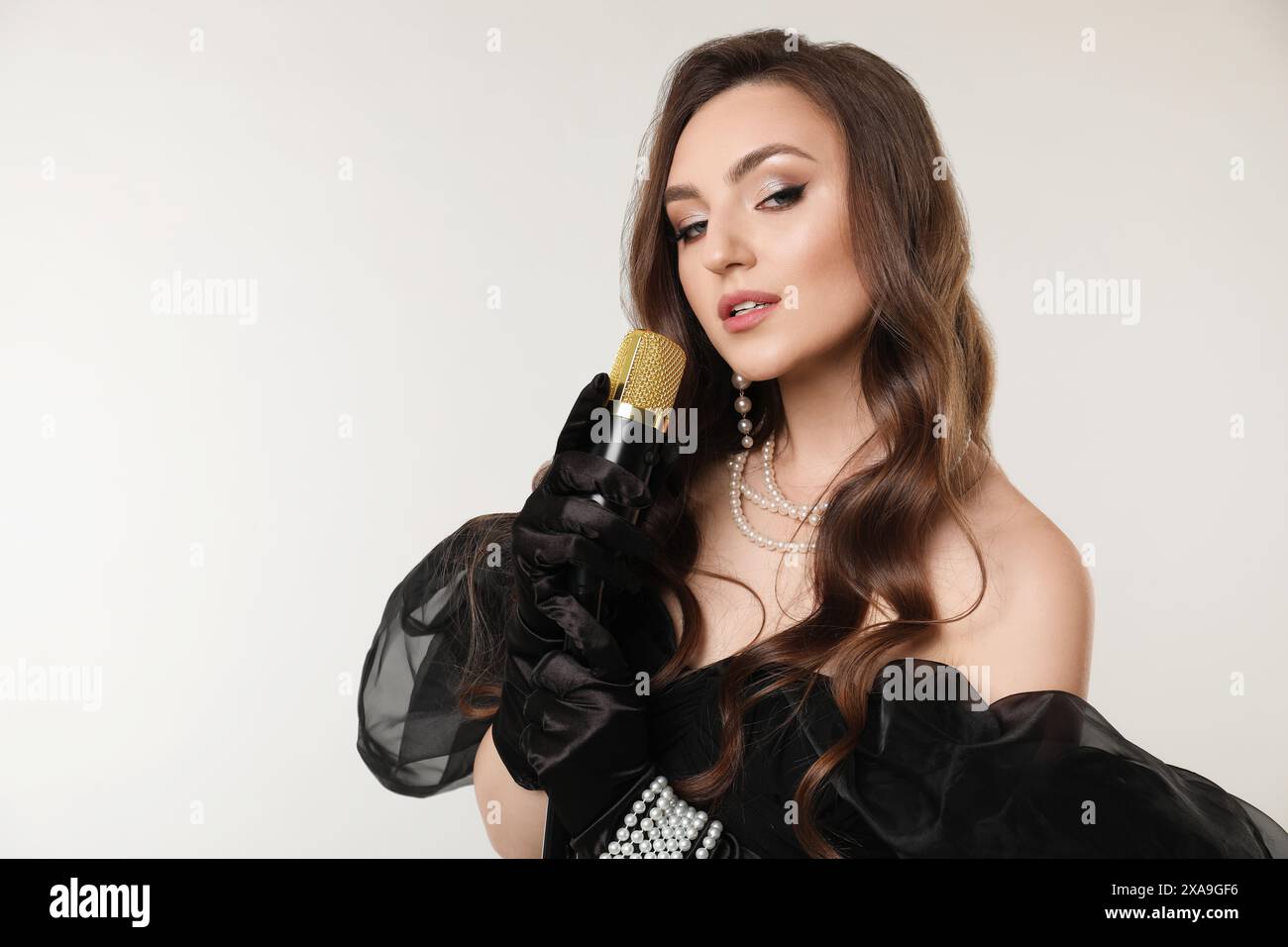 Female singer performing at jazz club hi-res stock photography and ...