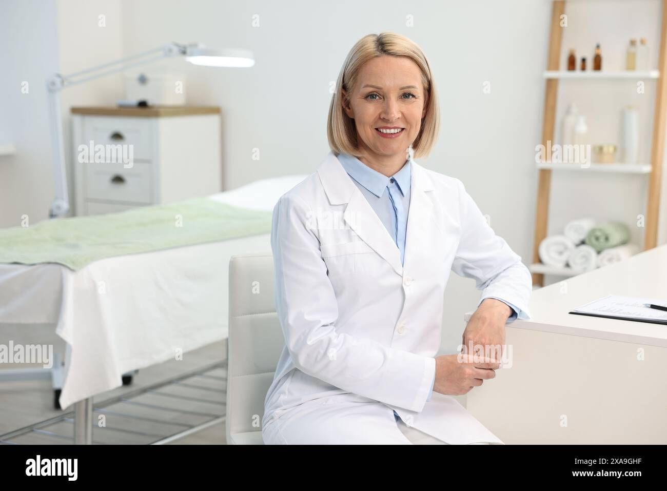 Portrait of happy dermatologist in modern clinic Stock Photo - Alamy