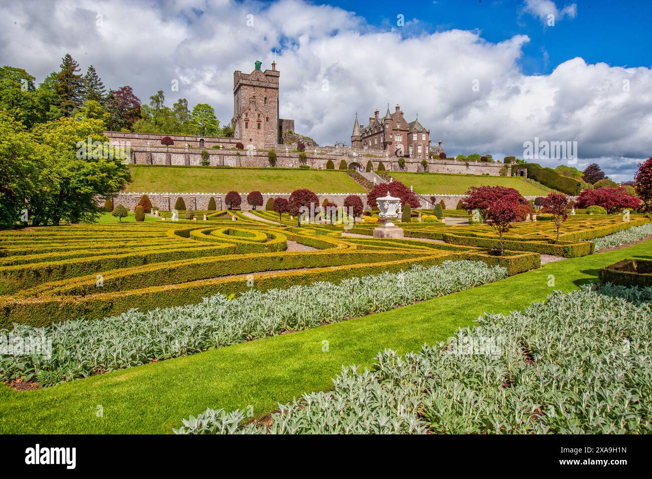 Summer drummond castle hi-res stock photography and images - Alamy