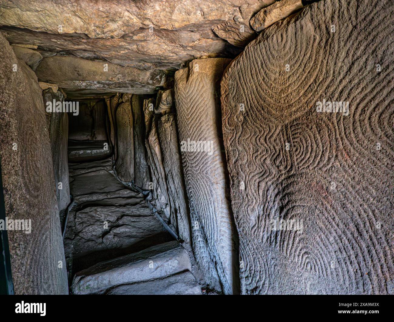 GAVRINIS CAVE INTERIOR CARVINGS Brittany France, prehistoric cairn ...