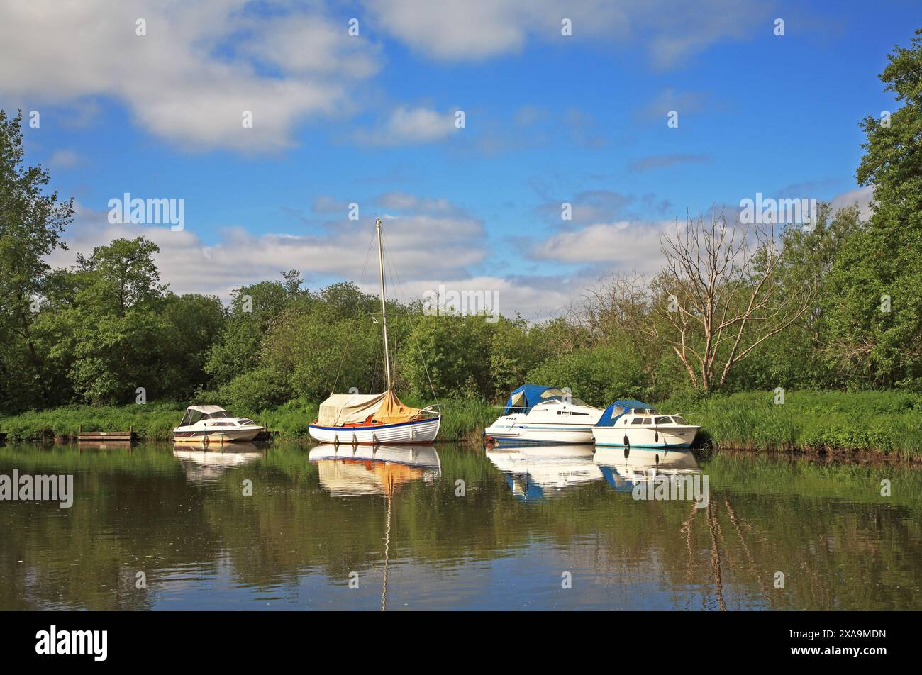 Opposite boatyard hi-res stock photography and images - Alamy