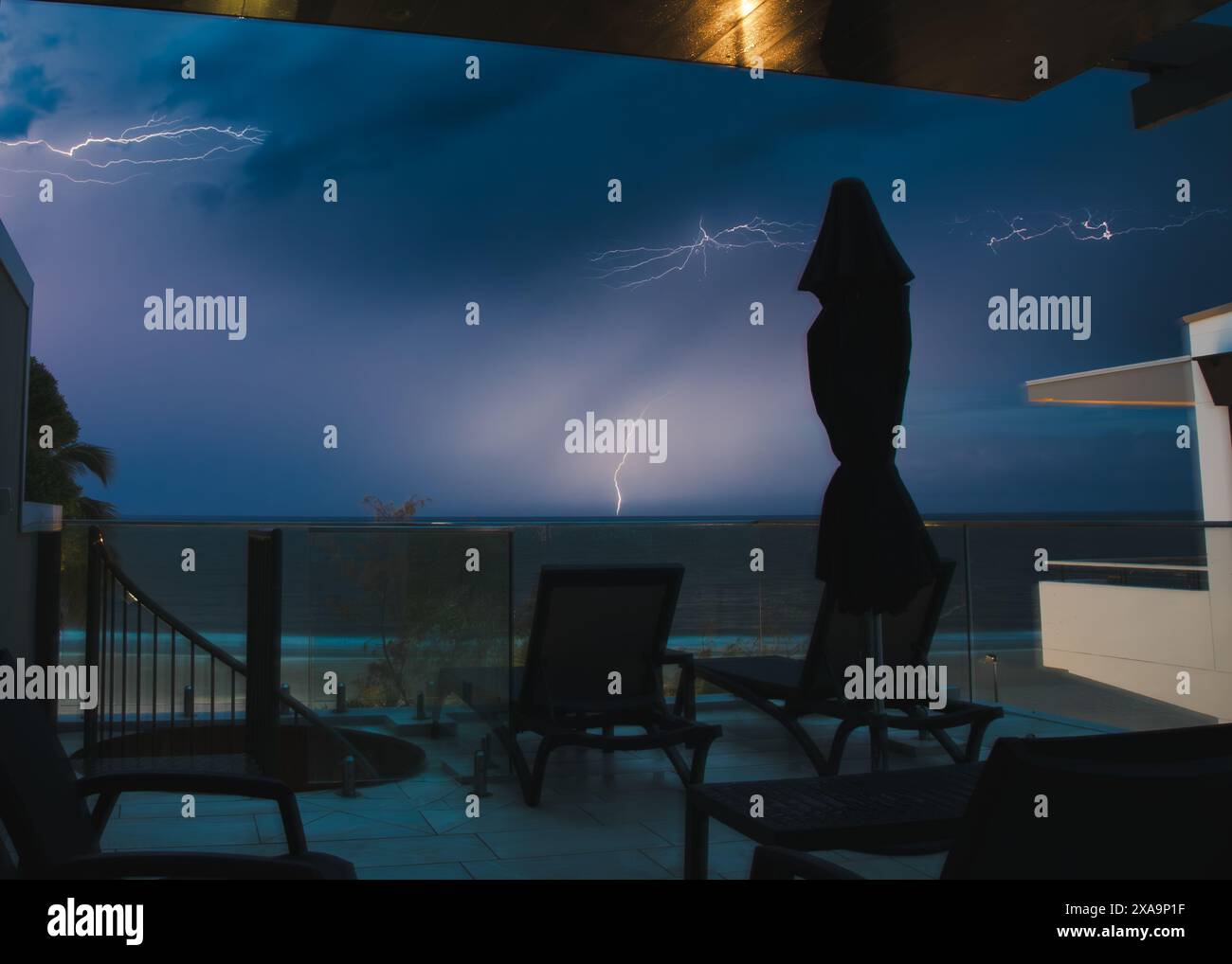 Storm clouds looming over water in a dramatic scene Stock Photo - Alamy