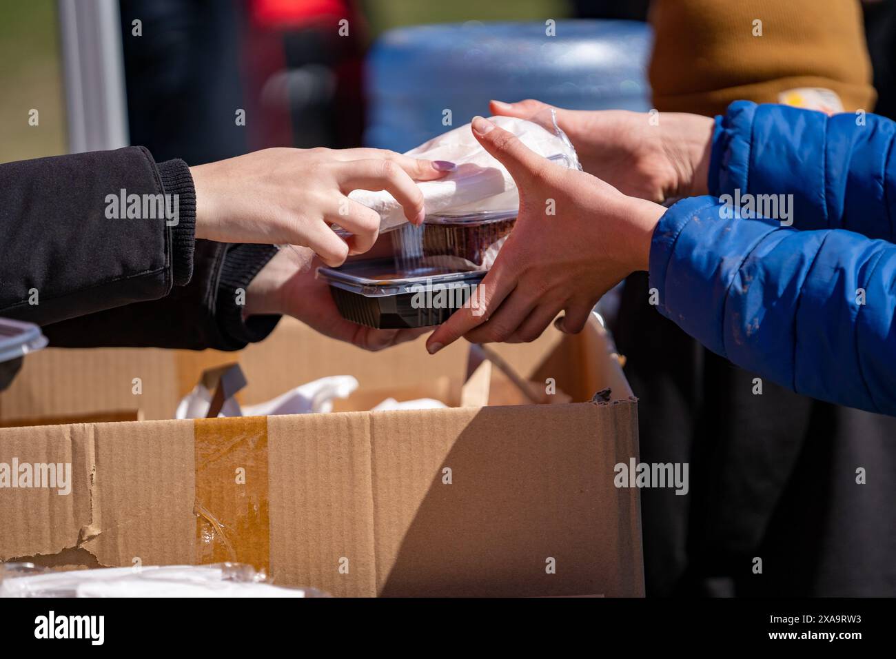 Food sharing charity hi-res stock photography and images - Alamy