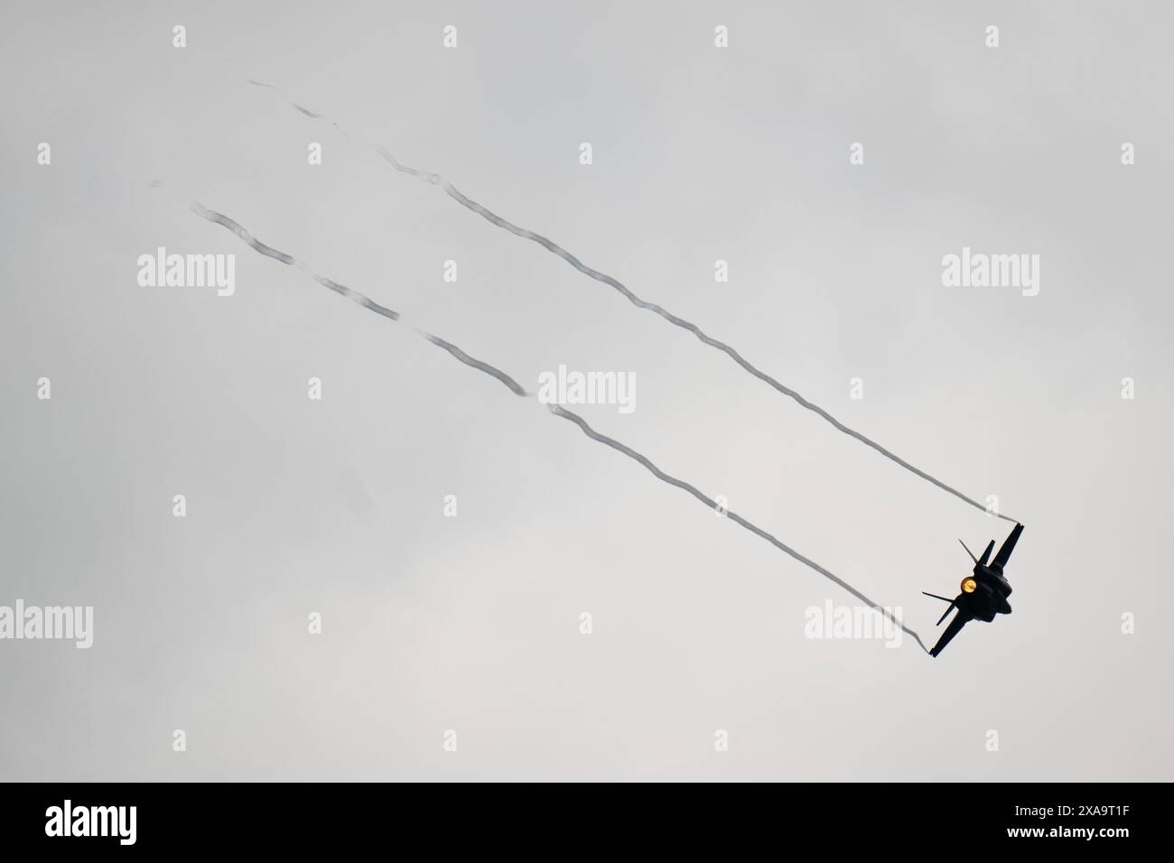 05 June 2024, Brandenburg, Schönefeld: An F35 from Lockheed Martin flies during the ...