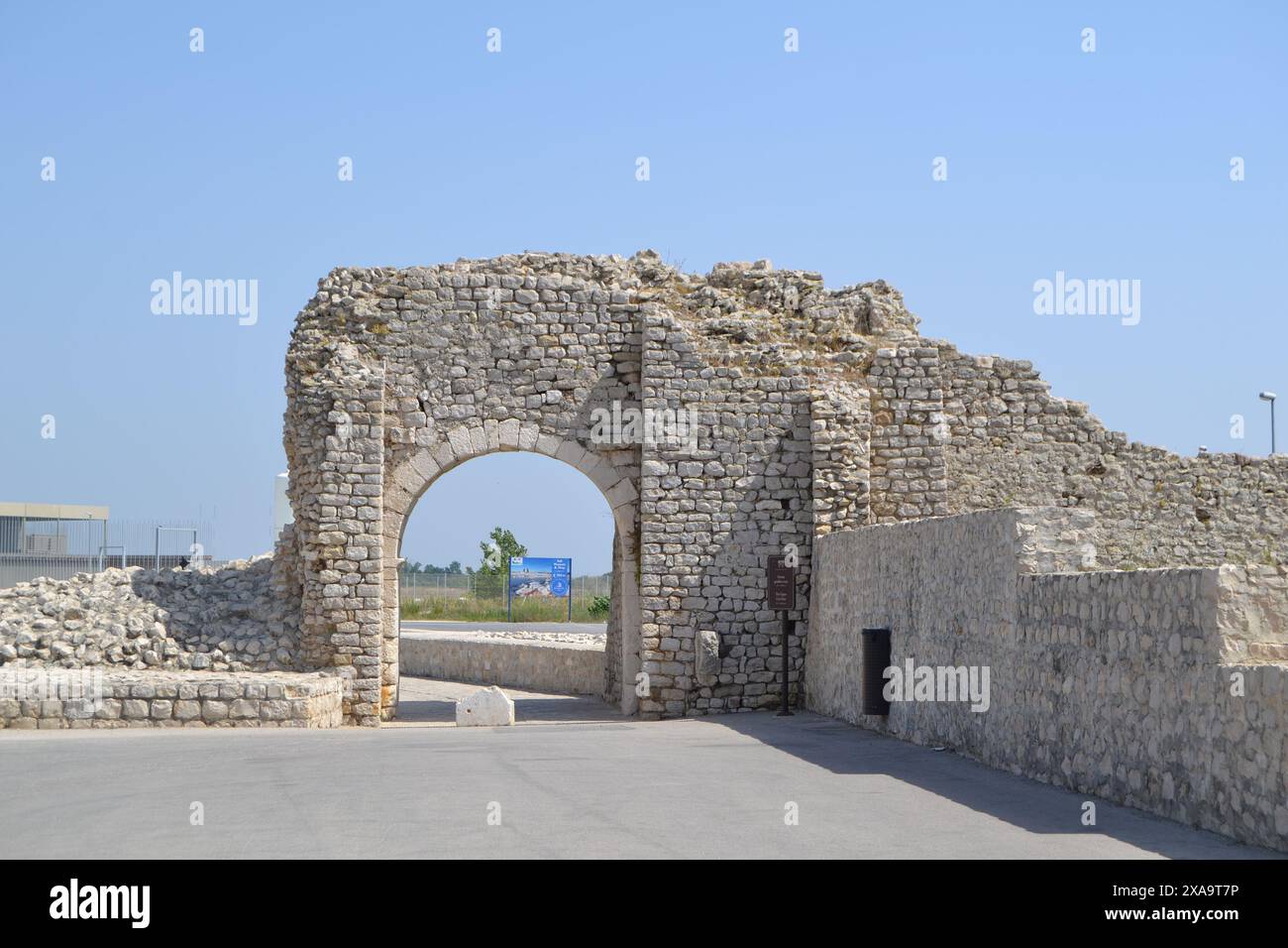 City gate adjacent hi-res stock photography and images - Alamy