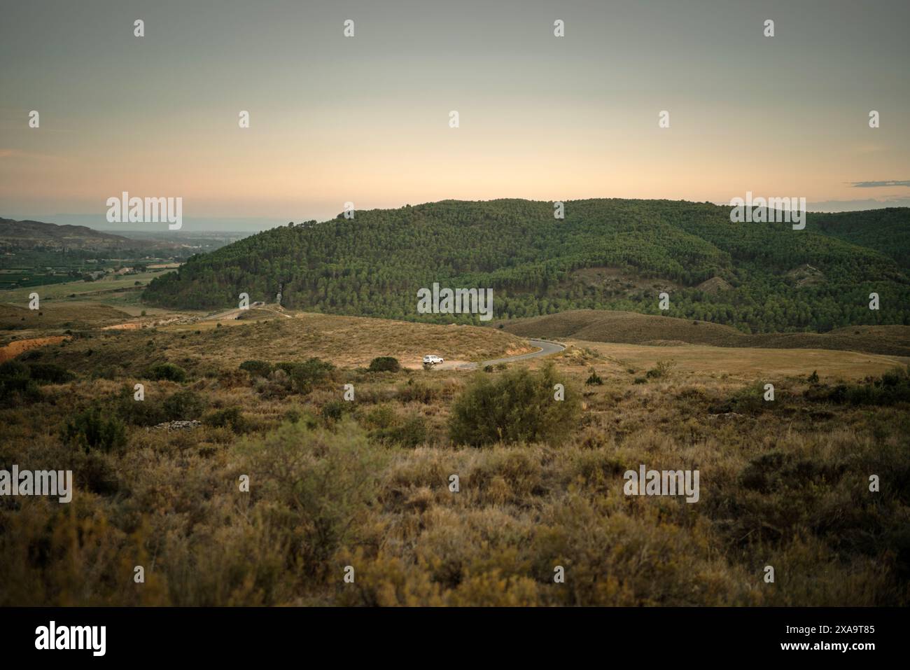 Arid mountain scenic hi-res stock photography and images - Alamy