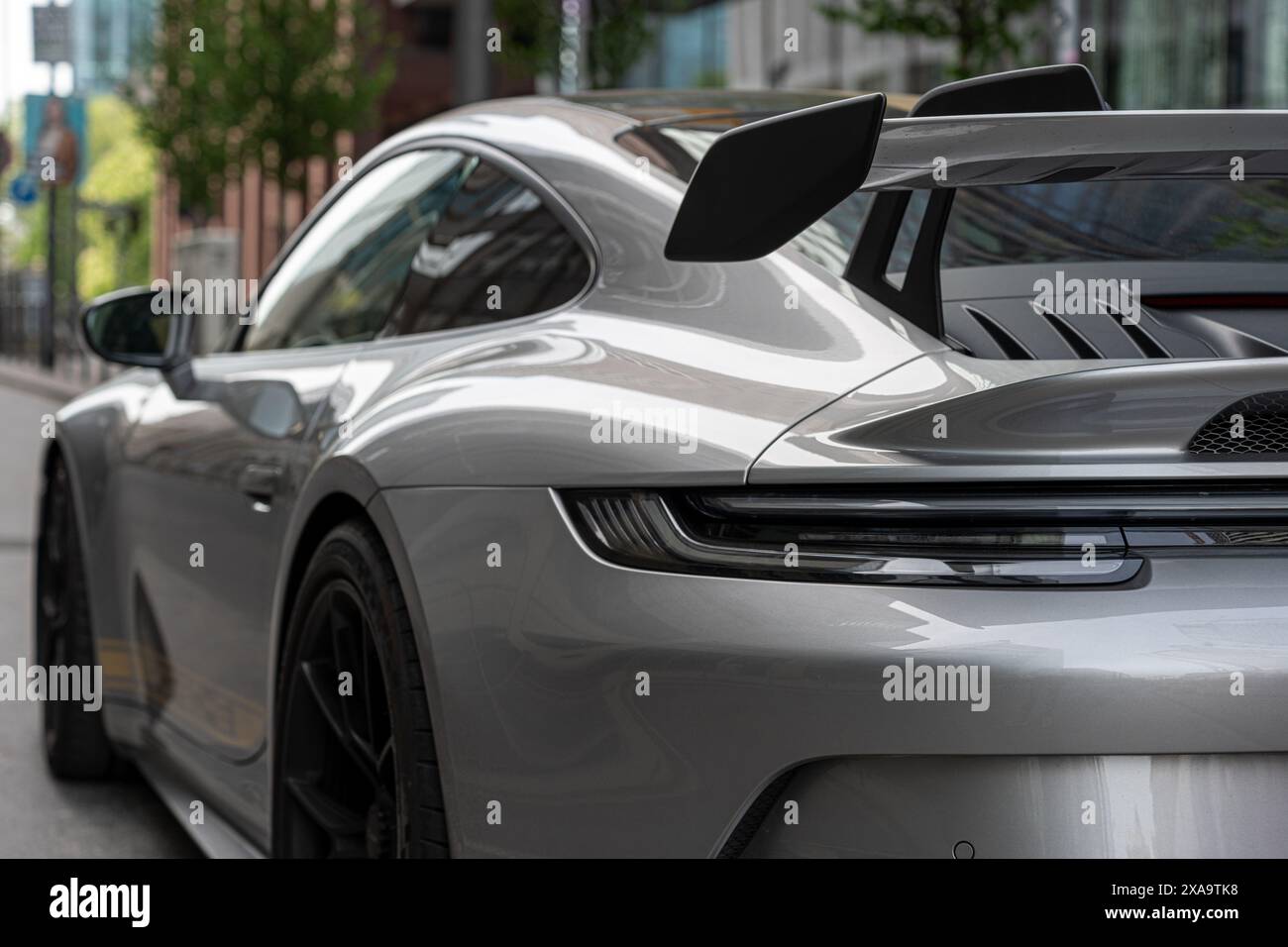 Porsche 911 side view hi-res stock photography and images - Alamy