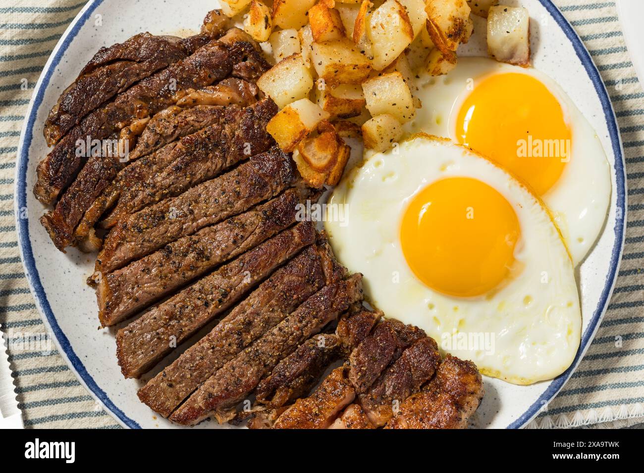 Steak hash browns eggs hi-res stock photography and images - Alamy