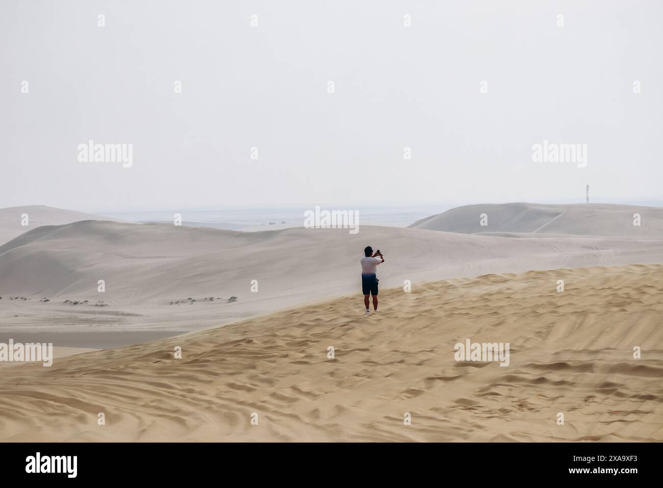Doha, Qatar - 1 May 2024: Man takes photo of desert in Qatar Stock ...
