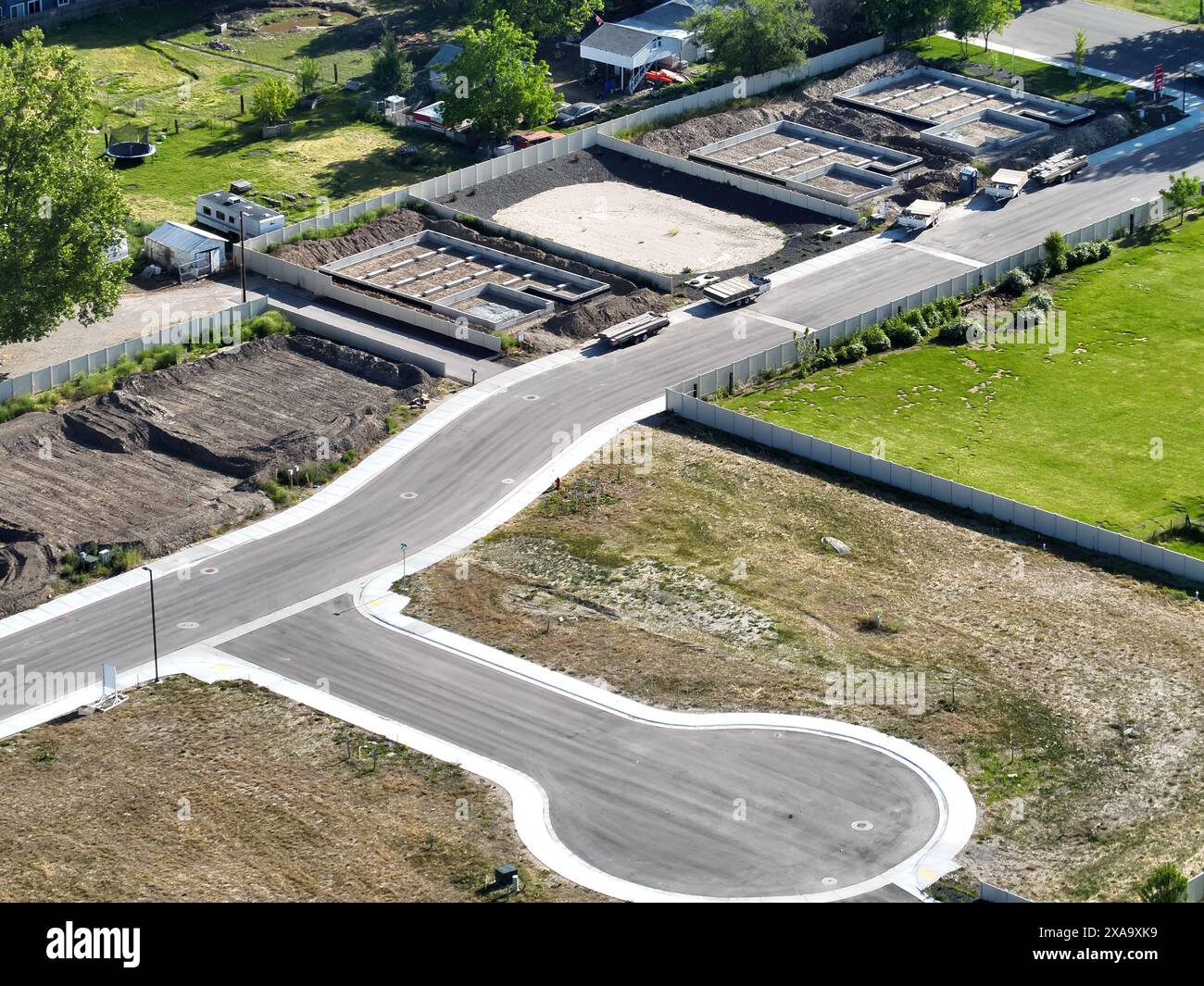 Cars trucks parked construction hi-res stock photography and images - Alamy