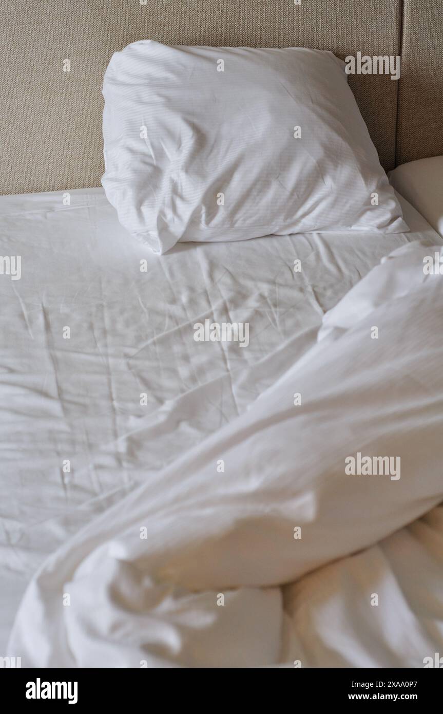Double bed duvet empty hi-res stock photography and images - Alamy