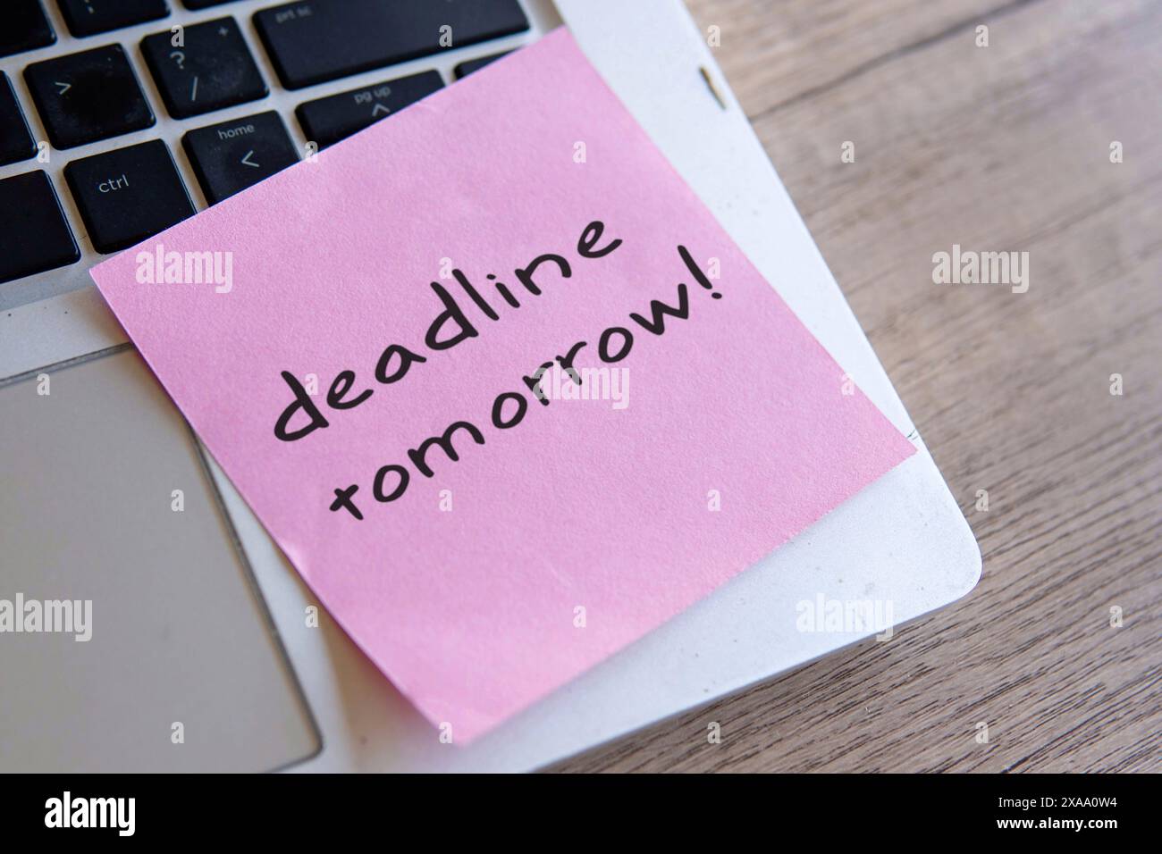 Employee sticky note on laptop hi-res stock photography and images - Alamy