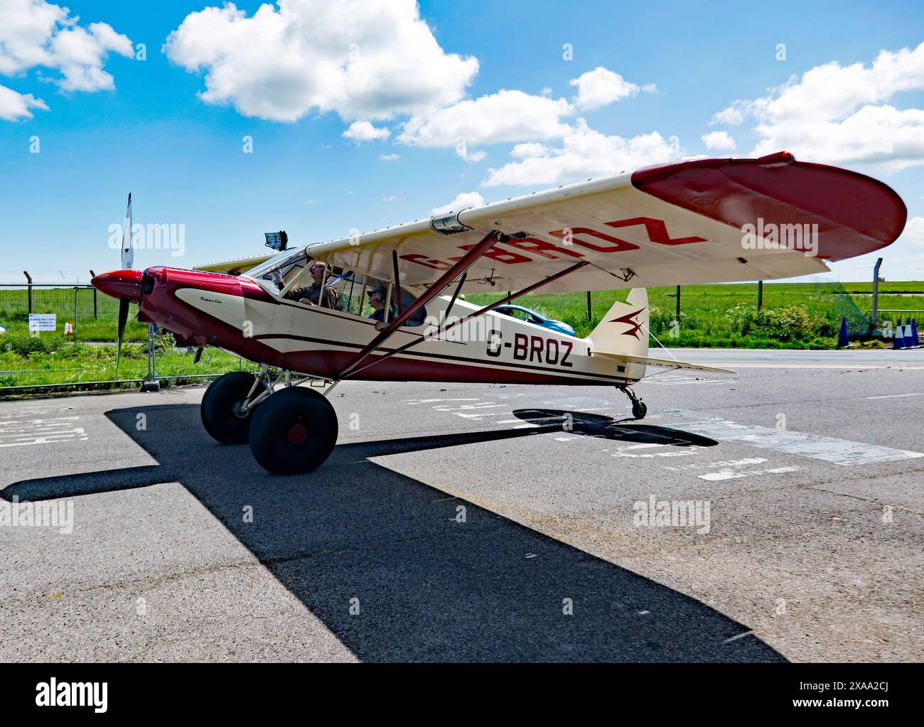 View of a 1958, Piper PA-18-150 Super Cub C/N 18-6754, taxiing in ...