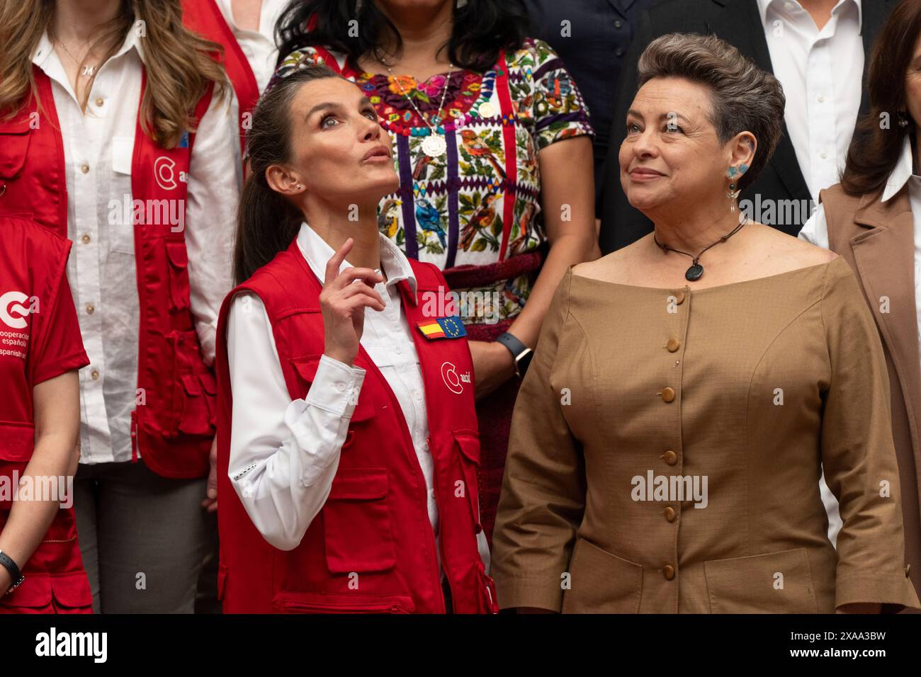 Spain's Queen Letizia, left, and Guatemalan first lady Lucrecia Peinado ...