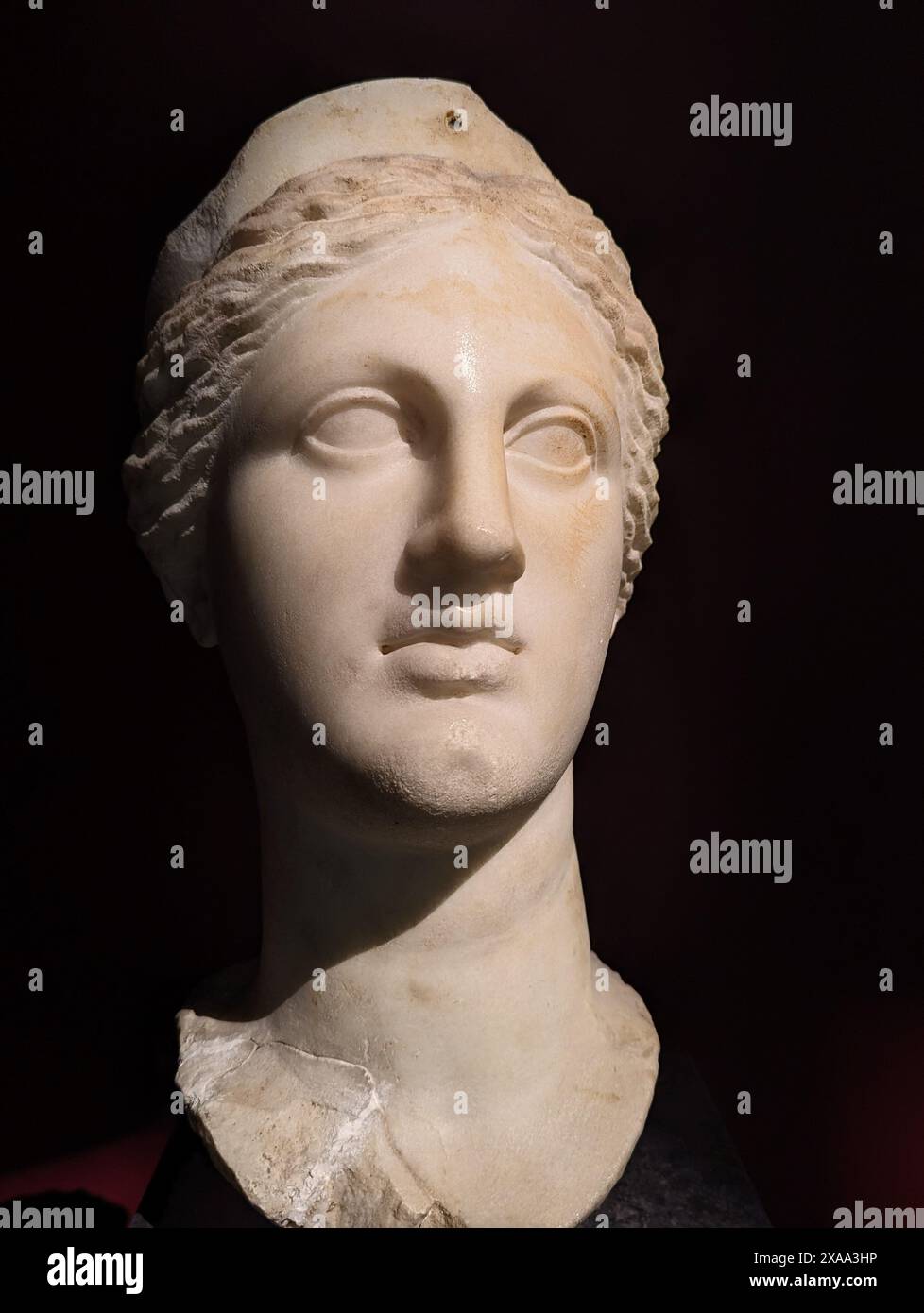 Artemis statue sculpture ancient hi-res stock photography and images ...