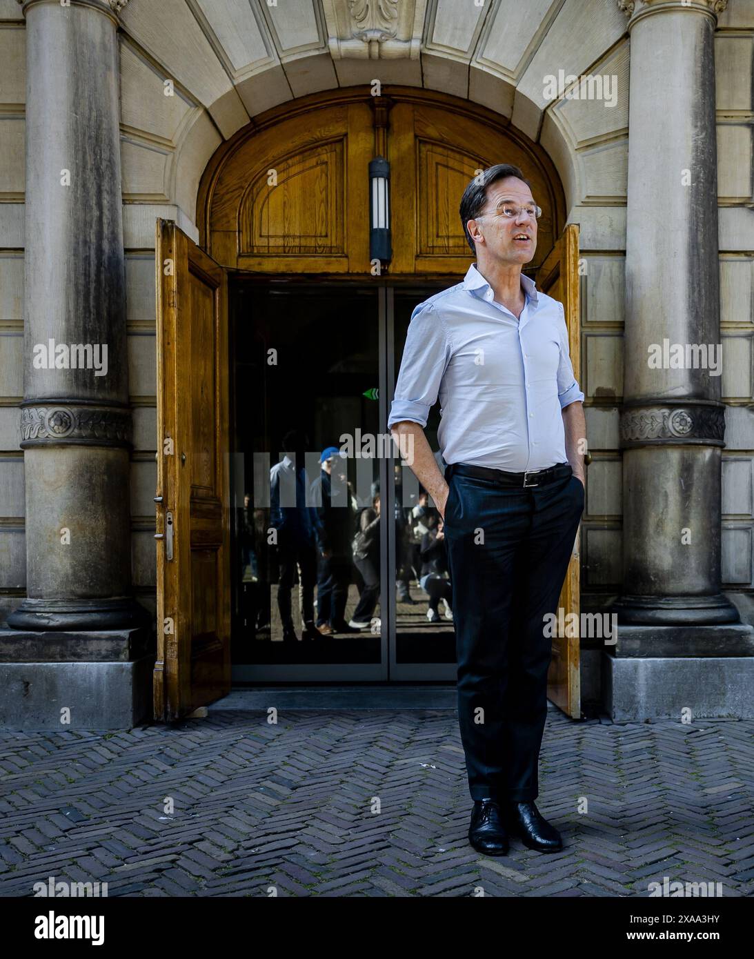 THE HAGUE - Mark Rutte (VVD) at the Binnenhof after a campaign for the ...