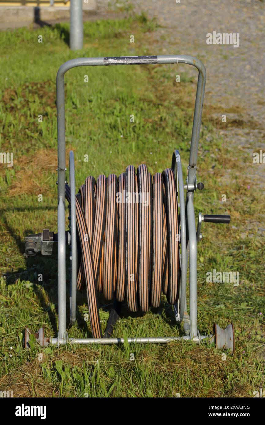 Missing wheels hi-res stock photography and images - Alamy