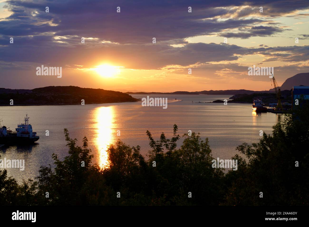 Boats on horizon romantic sunset hi-res stock photography and images ...