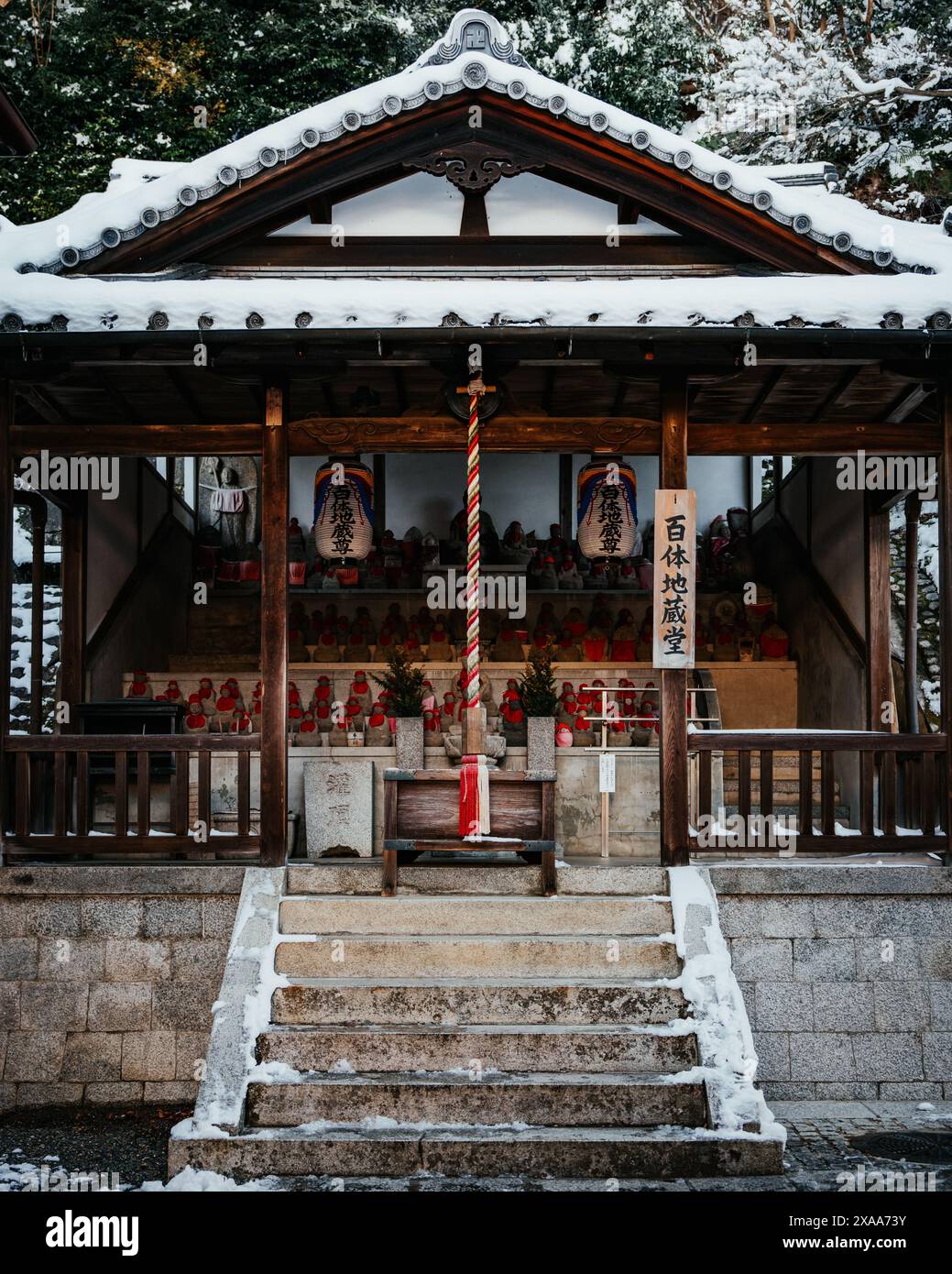 The Devotion Bell and Rope at the ancient Kiyomizudera Temple in Kyoto ...