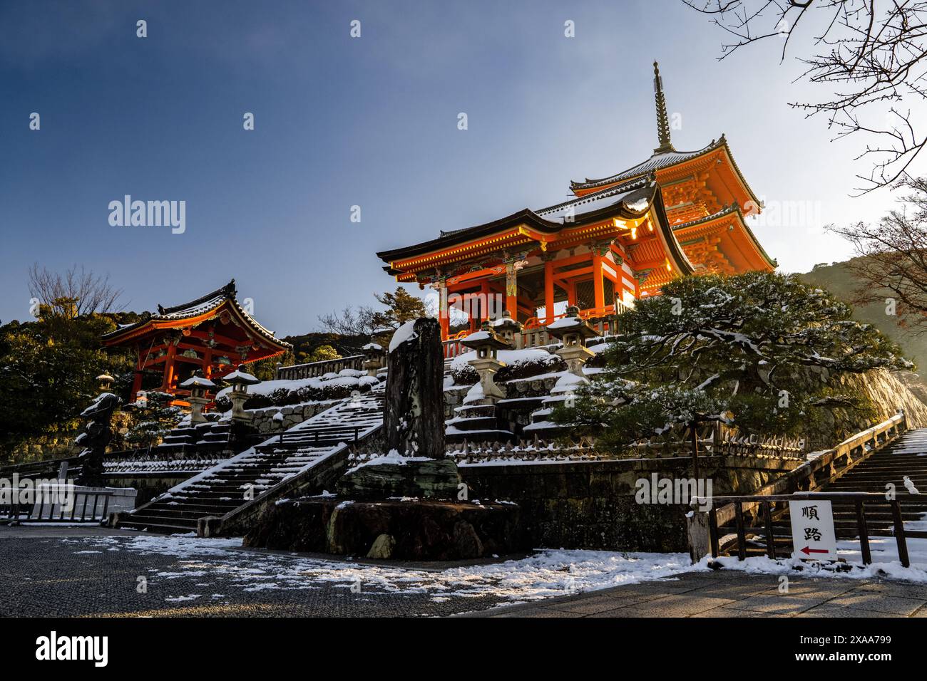 Early morning view of rare snow covered Kiyomizudera Buddhist Temple ...