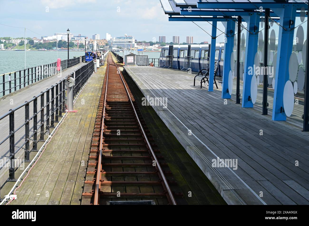 Southend train platform hi-res stock photography and images - Alamy