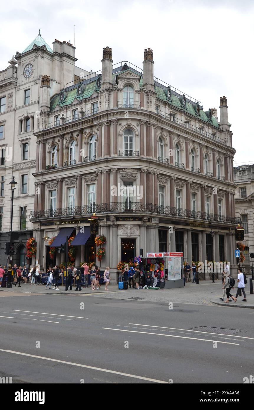 Admiralty Public House, Trafalgar Square Stock Photo - Alamy