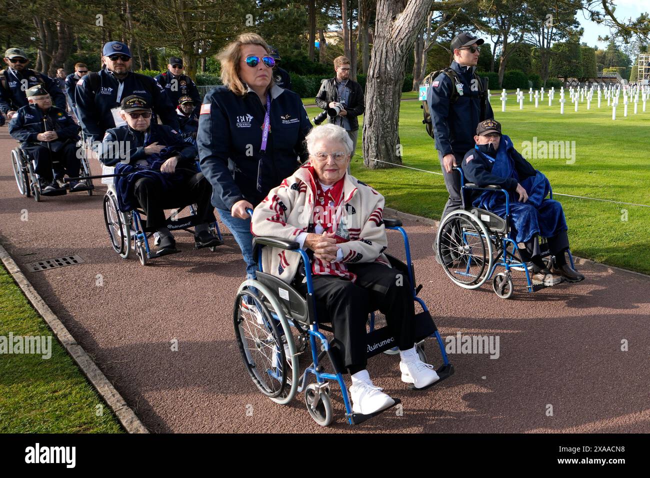 World War II veterans, and Anna Mae Krier, front left, visit the ...
