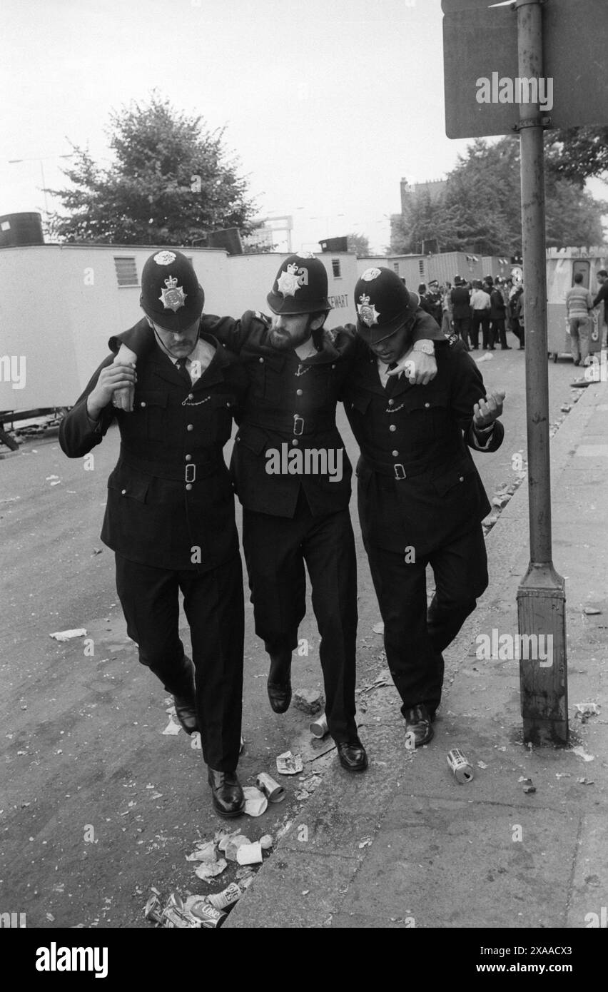 Officer hurt Black and White Stock Photos & Images - Alamy