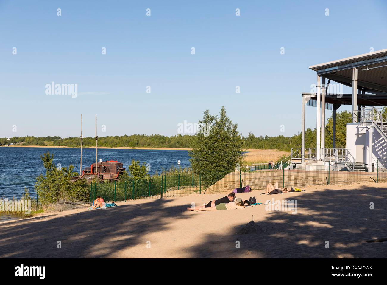 Biedermeierstrand Hayna mit Strandbühne am Schladitzer See, Leipziger ...
