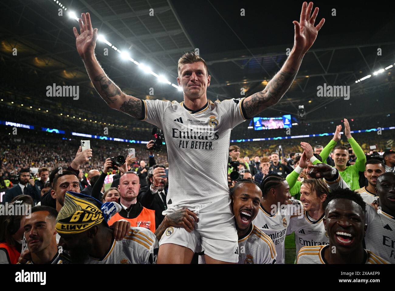 LONDON, ENGLAND - JUNE 1: Toni Kroos of Real Madrid celebrates after ...