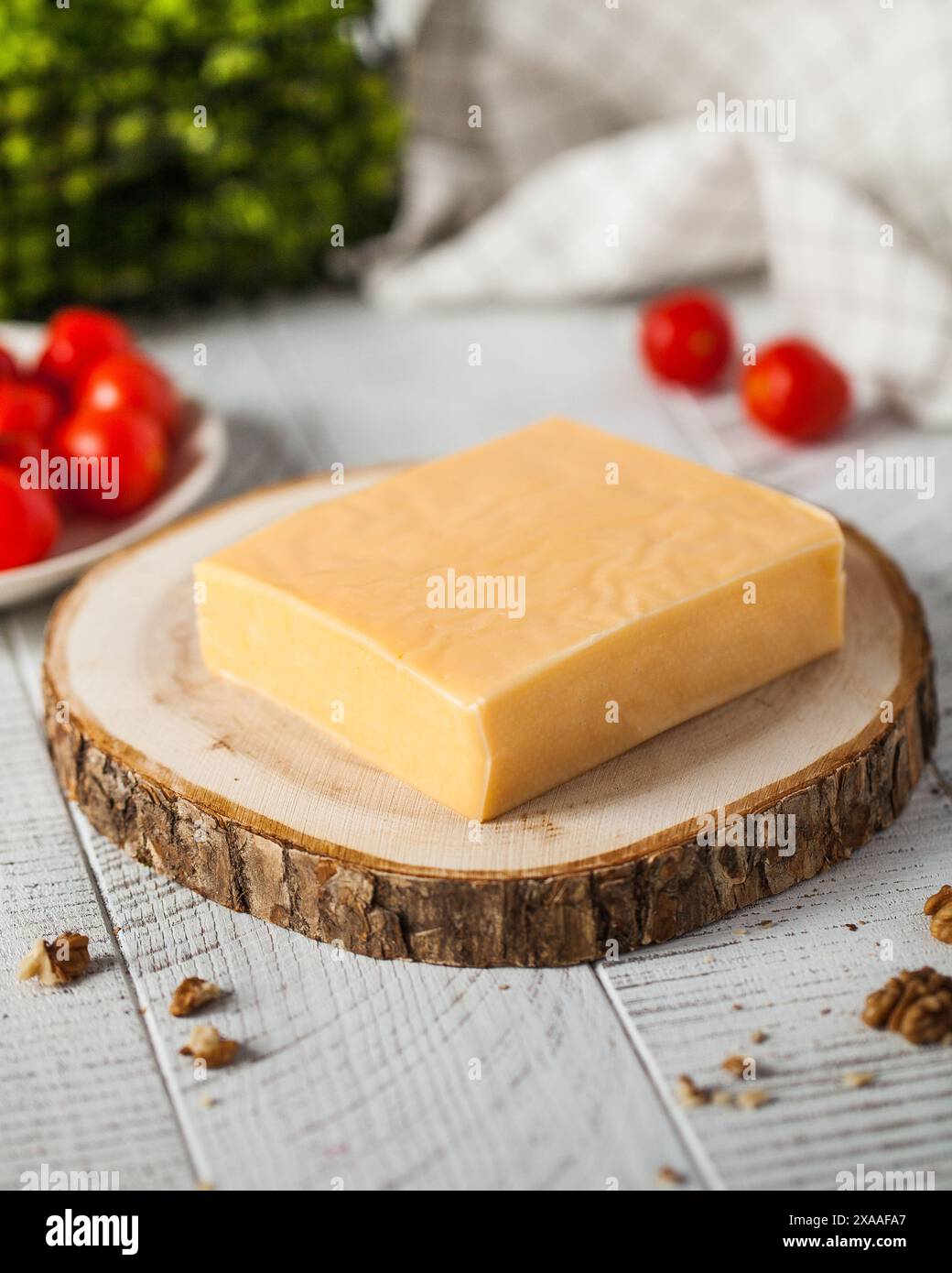 Block of cheddar and tomatoes hi-res stock photography and images - Alamy