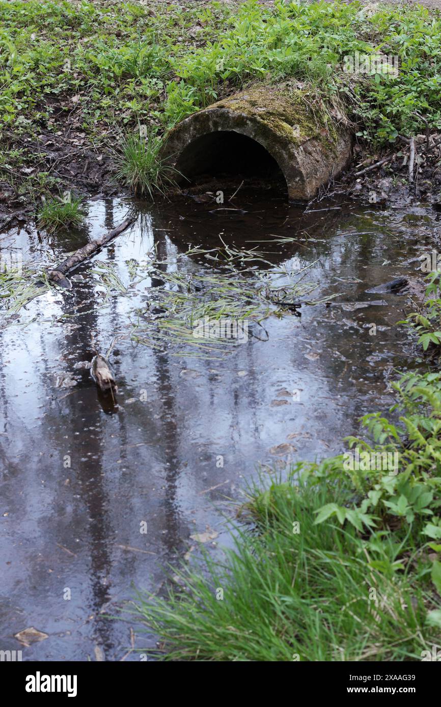 Culvert pipe hi-res stock photography and images - Alamy