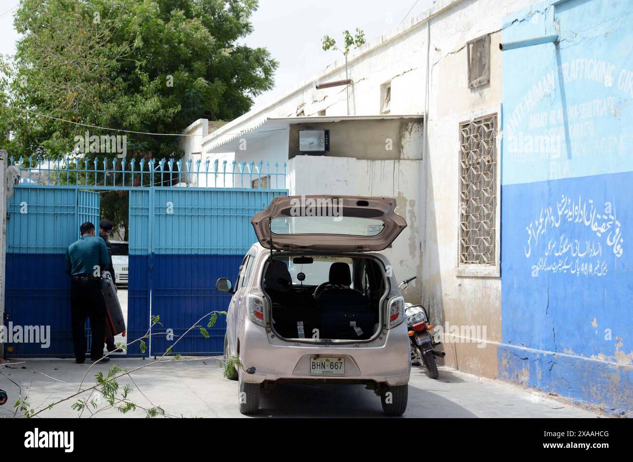 Federal Investigation Agency (FIA) officials shifts luggage of social ...