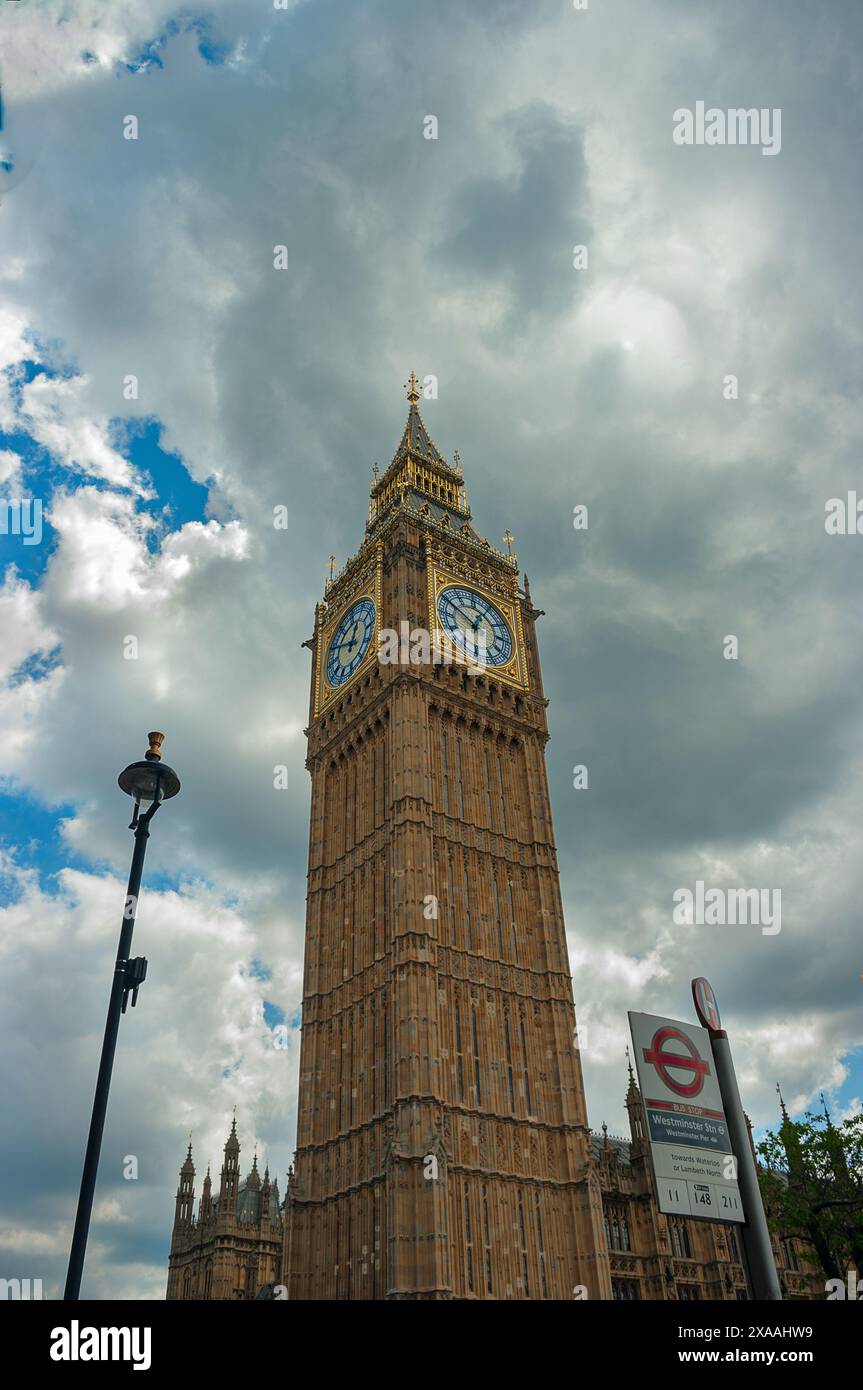 Monumento tower hi-res stock photography and images - Alamy