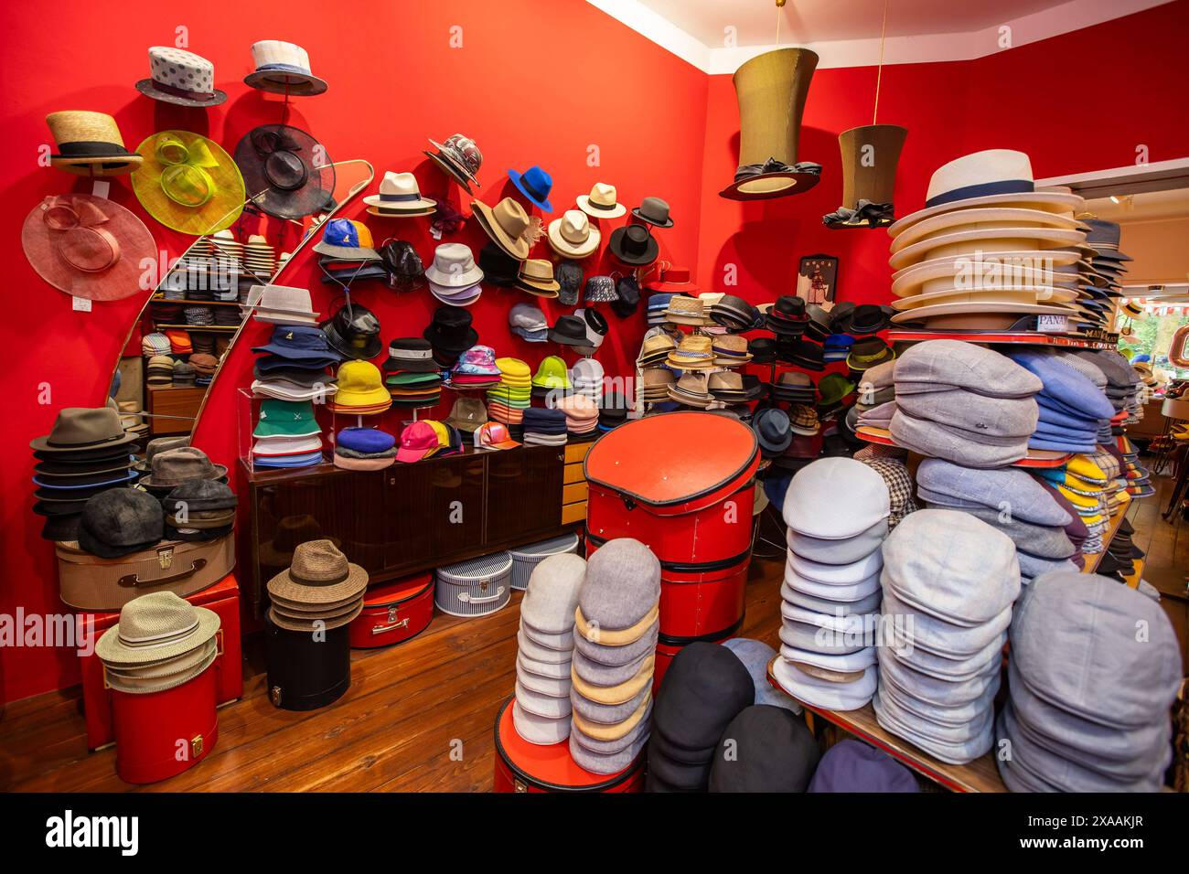 Der Hutladen Save the Cake in der Graefestrasse in Berlin am 28. Mai ...