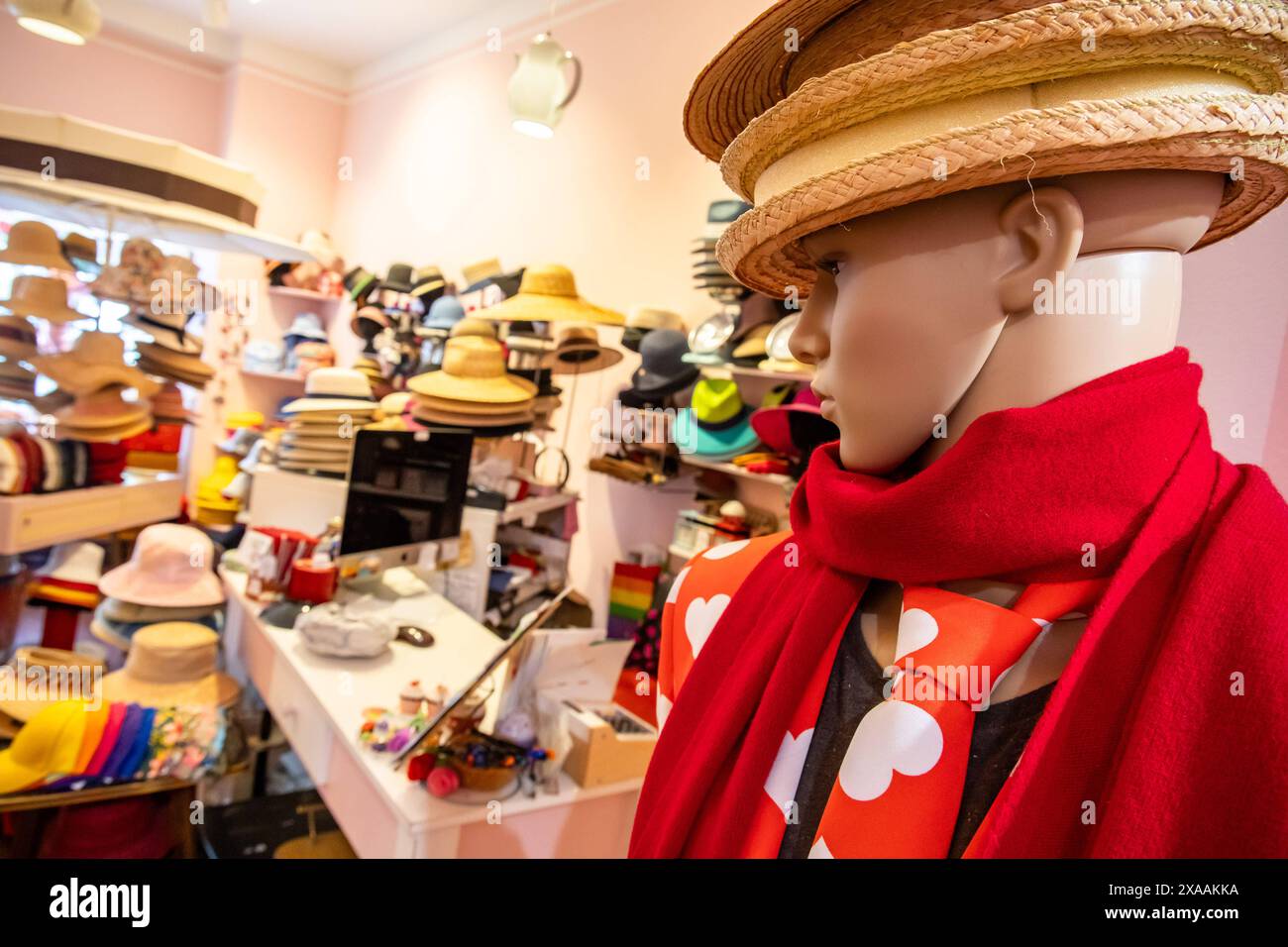 Der Hutladen Save the Cake in der Graefestrasse in Berlin am 28. Mai ...