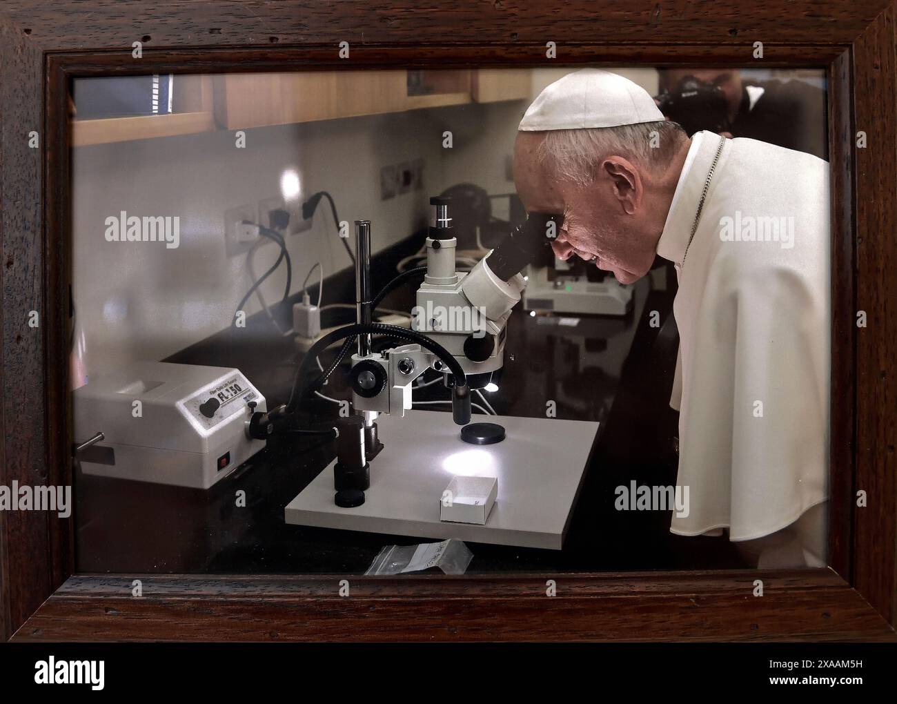 Pope francis visiting the vatican observatory hi-res stock photography ...