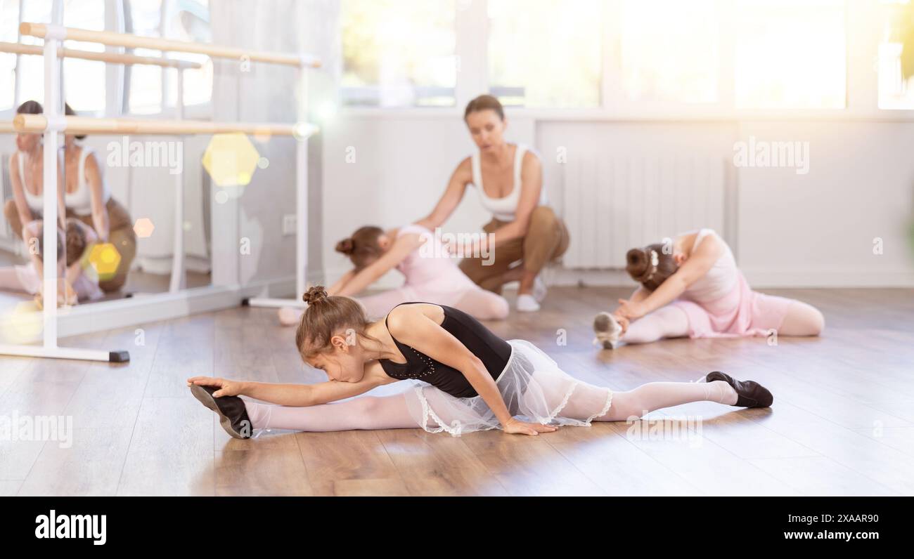 Group of girls doing splits in studio Stock Photo - Alamy