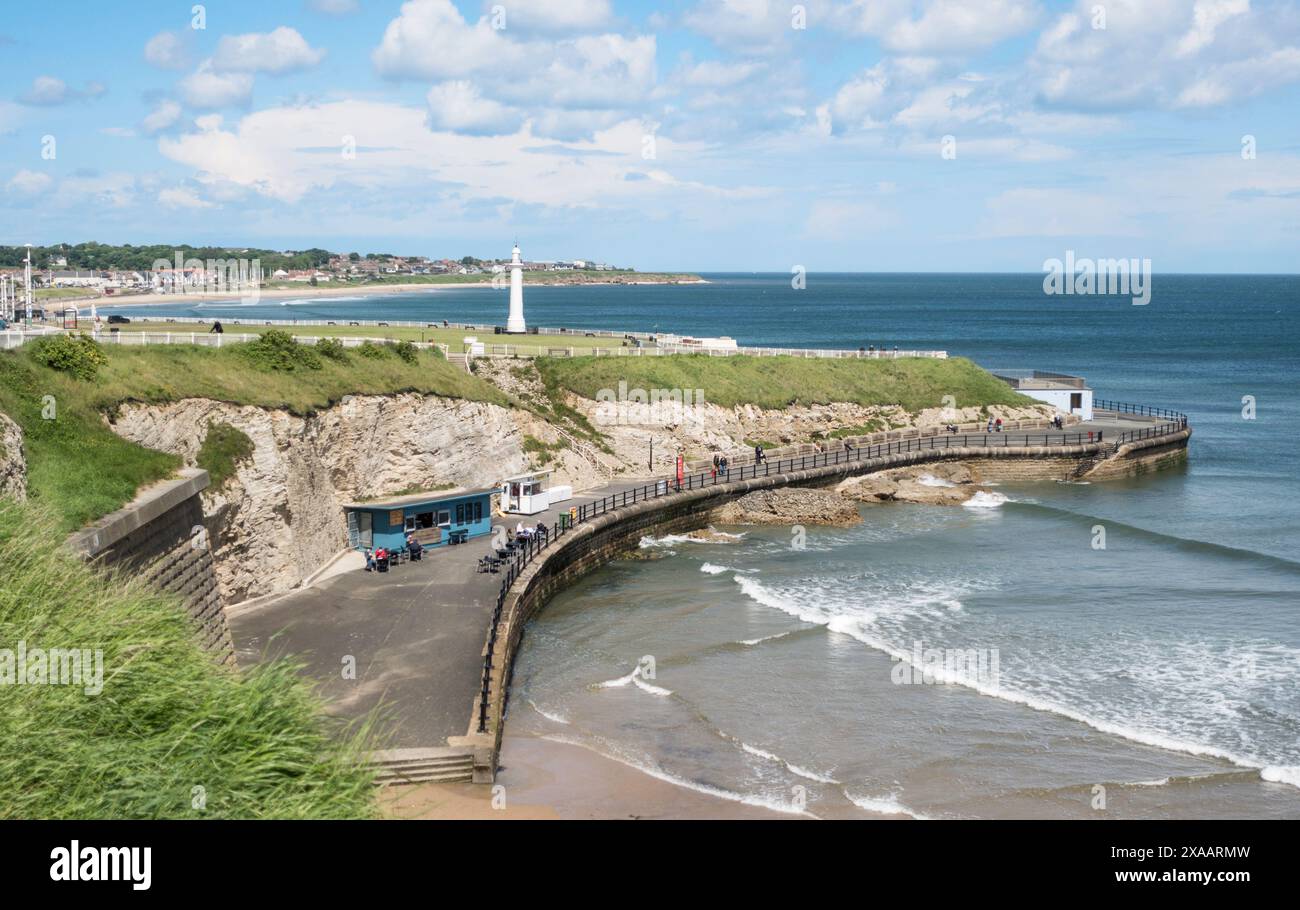 UK weather, 5th June 2024 Roker, Sunderland, sunshine and blue sky ...