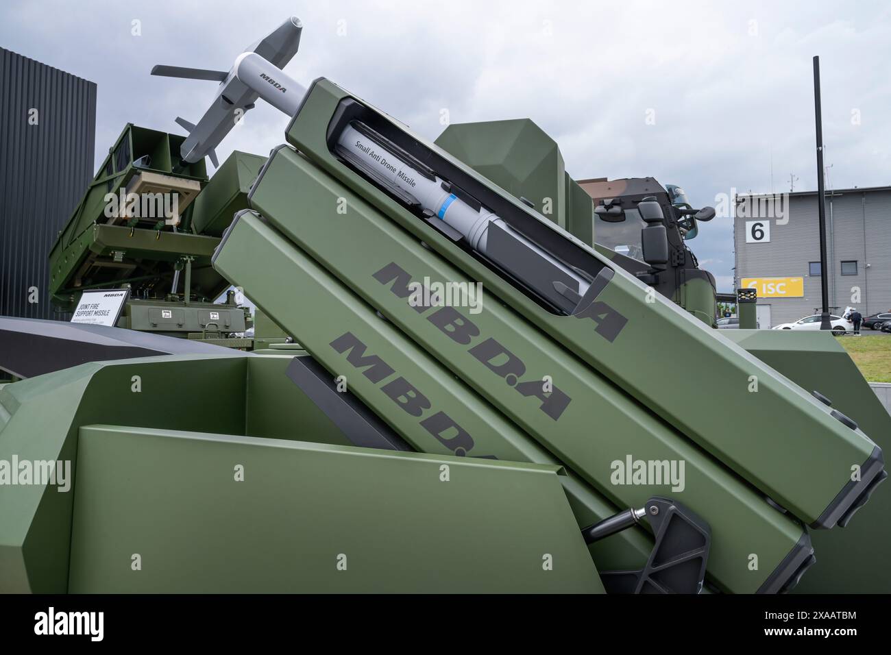 Rüstungskonzern MBDA, Ausstellung Waffensysteme, small Antidrone ...