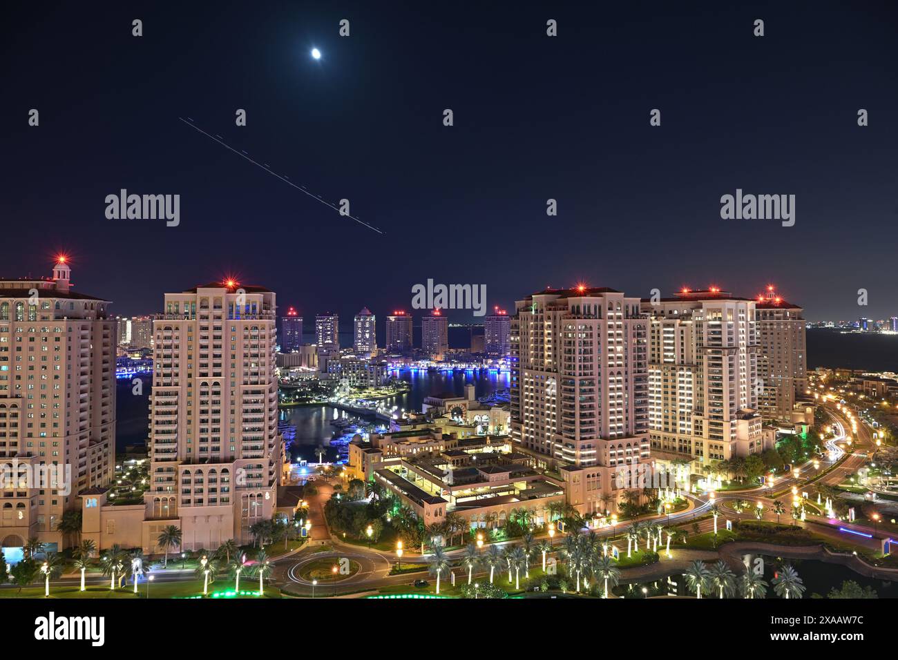 Cityscape moonlit view hi-res stock photography and images - Alamy