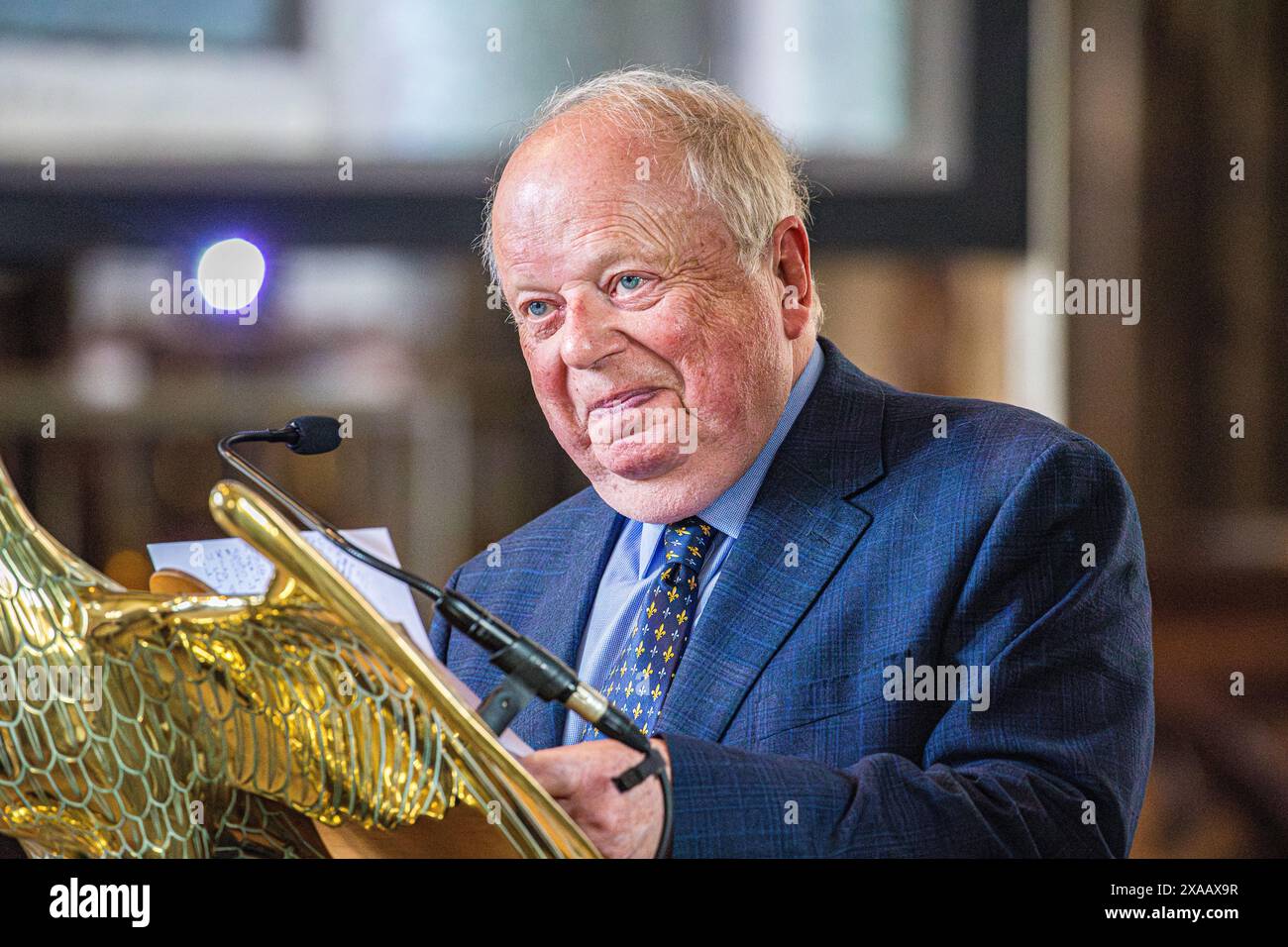 Head and shoulders shot of John Sergeant speaking at a lectern in ...