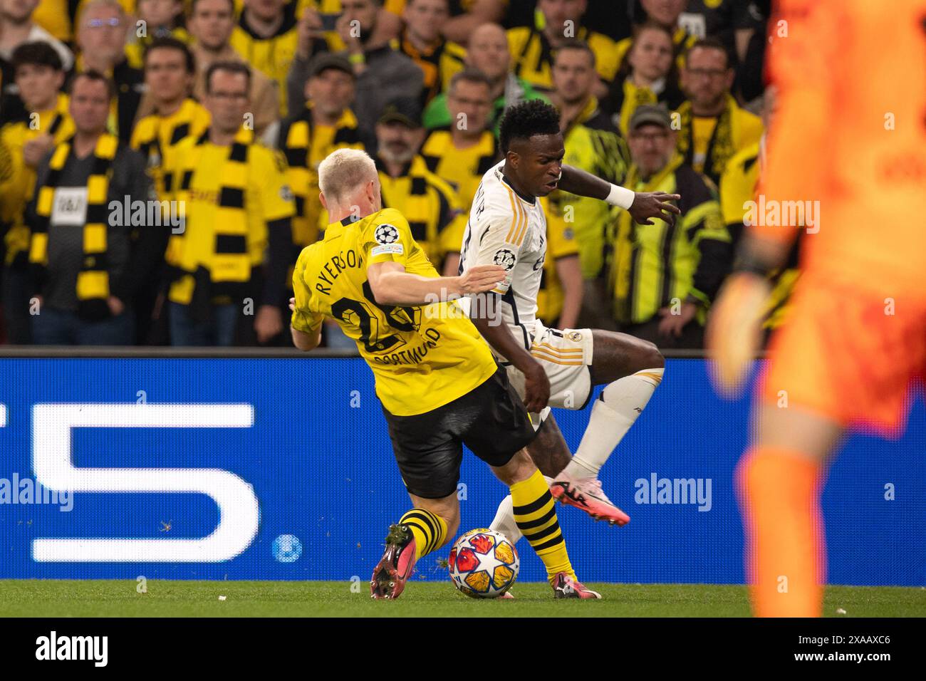 Vinicius Junior (Real Madrid) skillfully nutmegs Julian Ryerson ...