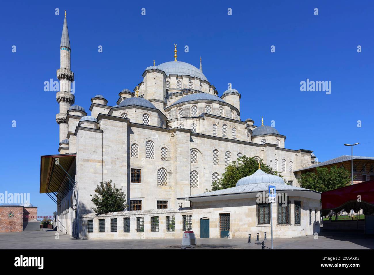 Yeni Cami (the New Mosque), Istanbul, Turkey, Europe Stock Photo - Alamy
