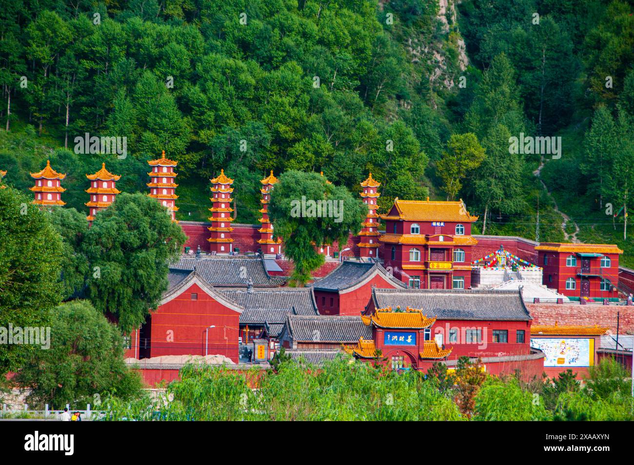 The monastery complex of Wudai Shan (Mount Wutai), UNESCO World ...